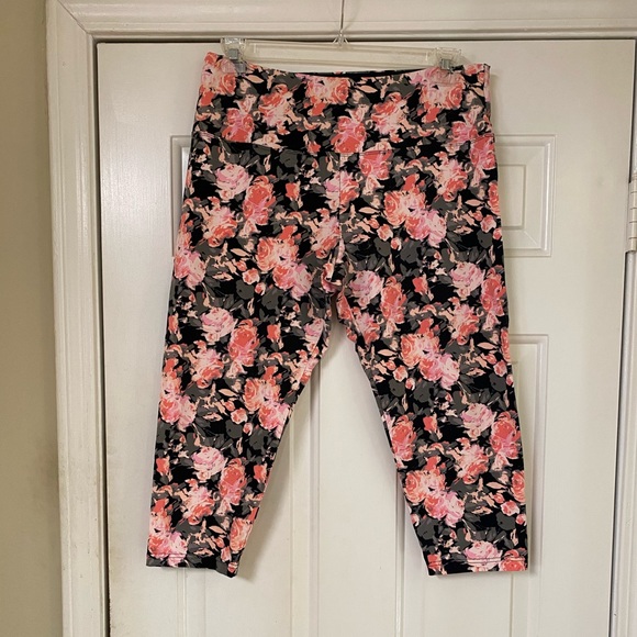 Marrakech Clothing Co | Pants & Jumpsuits | Casablanca Floral Capri ...